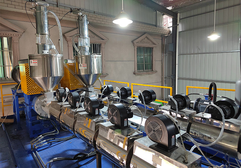 Understanding the key components of IBC tank extrusion blow molding ...